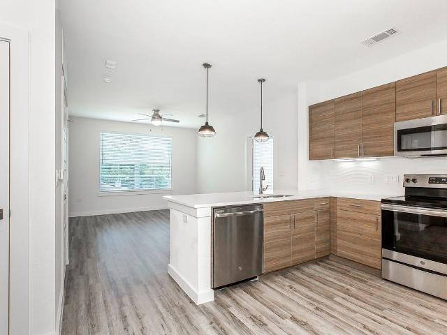Bishop Flats Studio Apartment for Rent at 305 Melba St, Dallas, TX 75208