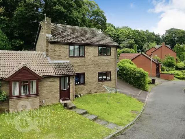 Bishops Close, Thorpe St. Andrew. 2 bed maisonette for sale.