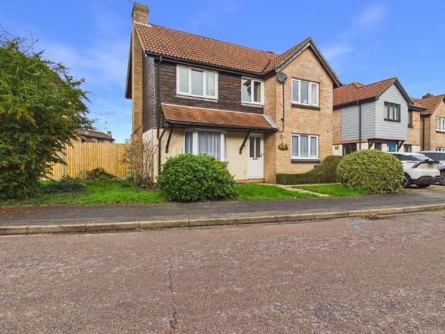 Bishops Gate, Titchfield Common 4 bed detached house to rent £1,950 pcm £450 pw