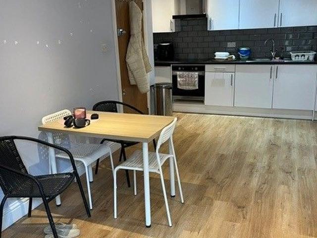Bishops Place, Sutton SM1, Studio to rent, £1,250 pcm | PrimeLocation