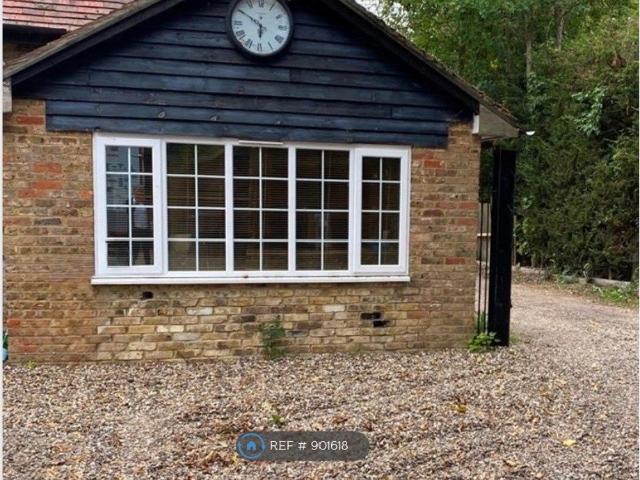 Bishops Stortford Road, Roxwell, Chelmsford CM1, 1 bed flat to rent, £1,500 pcm | PrimeLocation