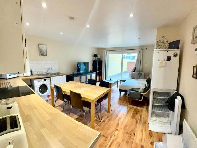 Bishops Way, Bethnal Green E2, 4 bed flat to rent, £4,300 pcm | PrimeLocation