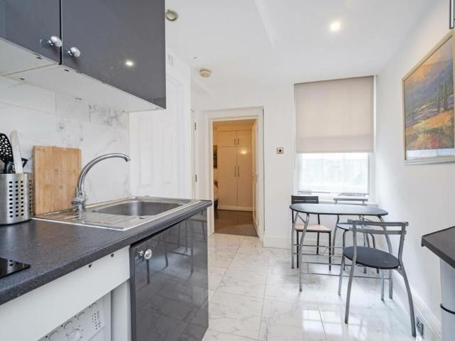 Bishopsgate, London EC2M, Studio to rent, £2,400 pcm | PrimeLocation