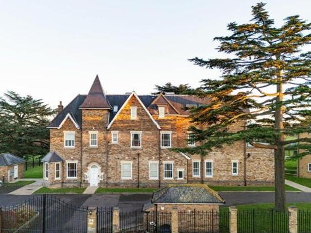 Bishopsford Road, Morden, 2 Bedroom Flat