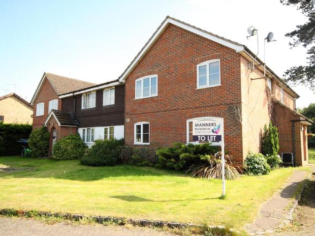 Bisley, Woking GU24 1 bed flat to rent £1,000 pcm £231 pw
