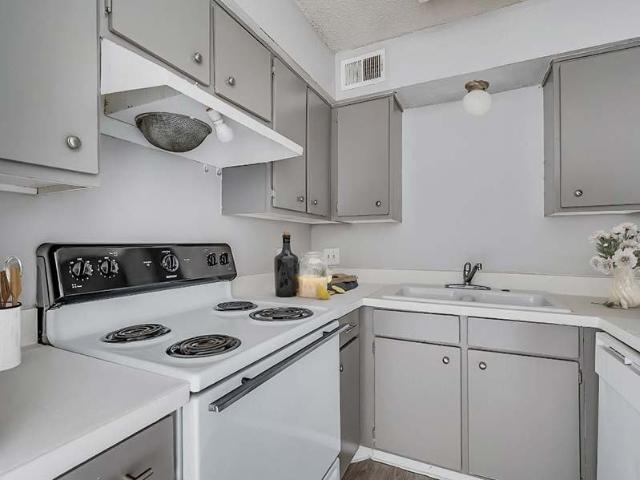 Bison Ridge Apartments 2 Bedroom Apartment for Rent at 5535 Nw Cache Rd, Lawton, OK 73505