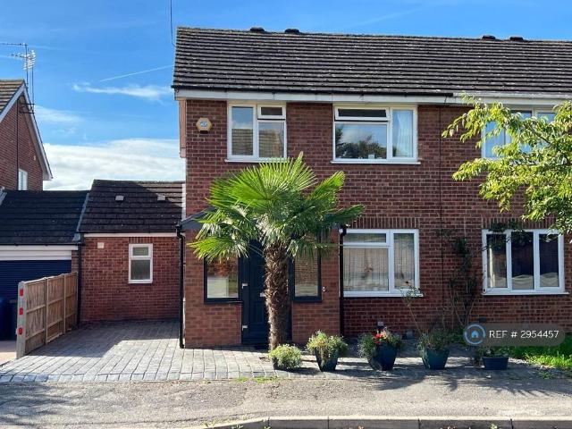 Bissley Drive, Maidenhead, SL6 4 bed semi detached house to rent £2,400 pcm £554 pw
