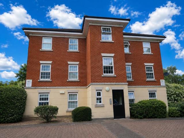 Bittern Close, Cygnet House Bittern Close HP3, 2 bed flat to rent, £1,450 pcm | PrimeLocation