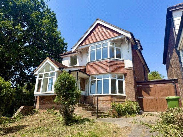 Bitterne Way, Southampton, Hampshire. 4 bed detached house to rent £2,250 pcm £519 pw