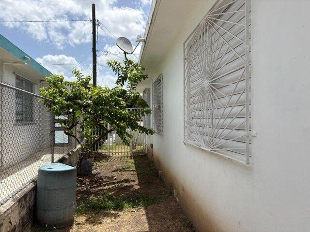 Bo Pueblo Calle Carrion Maduro Sur #,coamo, Home For Sale