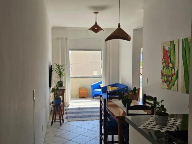 Bom apartamento bairro do Itagua com dois quartos, sendo um suíte, mobiliado, aceita financiamento