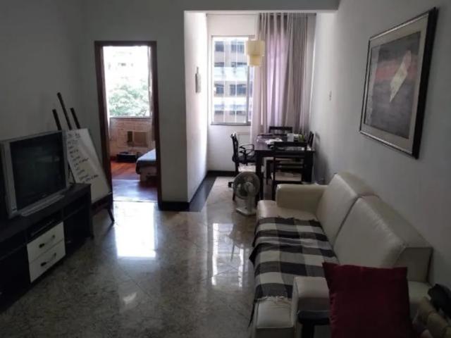Bom apartamento, em excelente rua!