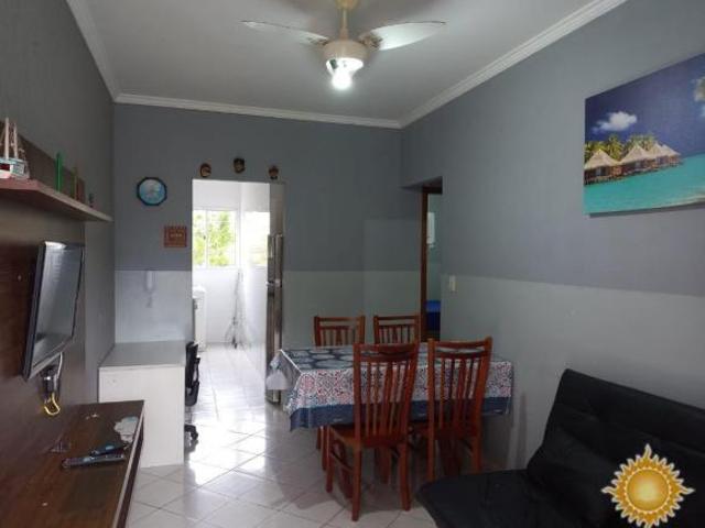 Bom apartamento no Itaguá com área de Lazer coletiva com piscina e churrasqueira