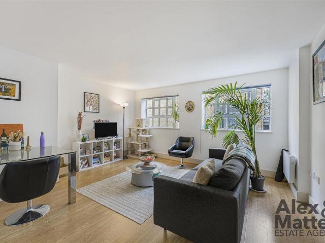 Bombay Court, Rotherhithe, SE16 2 bed flat to rent £2,400 pcm £554 pw
