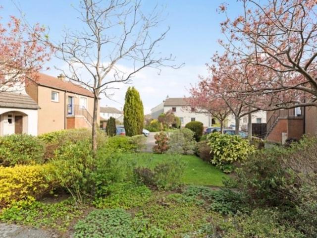 Bonaly Rise, Colinton, Edinburgh. 1 bed flat to rent £1,050 pcm £242 pw