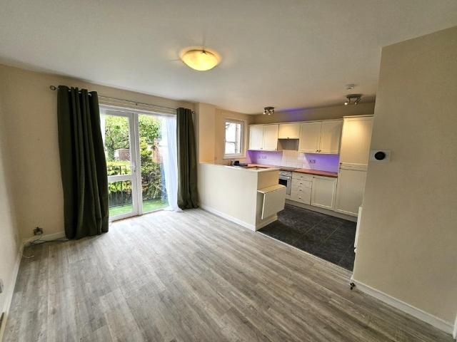 Bonaly Rise EH13 1 bed flat to rent £1,025 pcm £237 pw