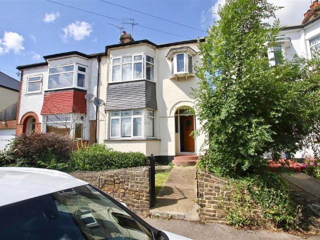 Bonchurch Avenue, Leigh On Sea, Essex 3 bed semi detached house to rent £1,850 pcm £427 pw