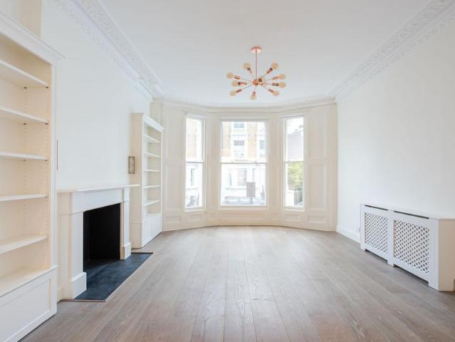 Bonchurch Road 3 bed flat to rent £4,117 pcm £950 pw