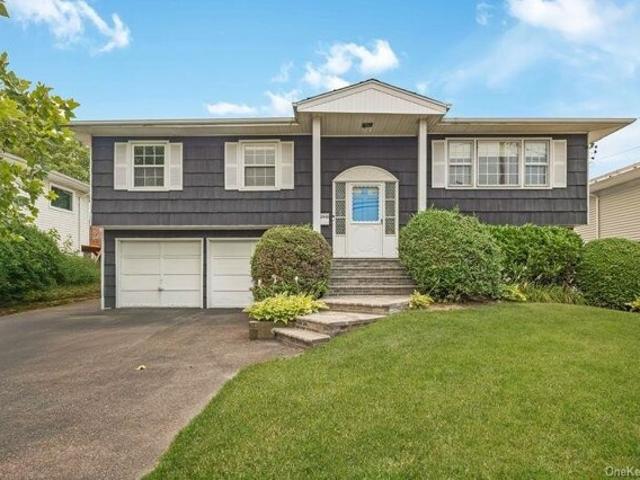Bond Dr, Merrick, Home For Sale