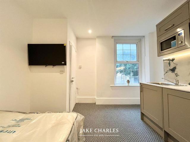 Bond Street, Ealing W5, Studio to rent, £1,550 pcm | PrimeLocation