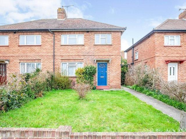 Bond Street, Egham TW20 4 bed semi detached house to rent £2,700 pcm £623 pw