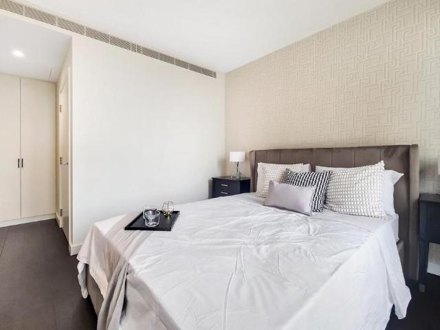 Bondway, London SW8 2 bed apartment to rent £4,750 pcm £1,096 pw