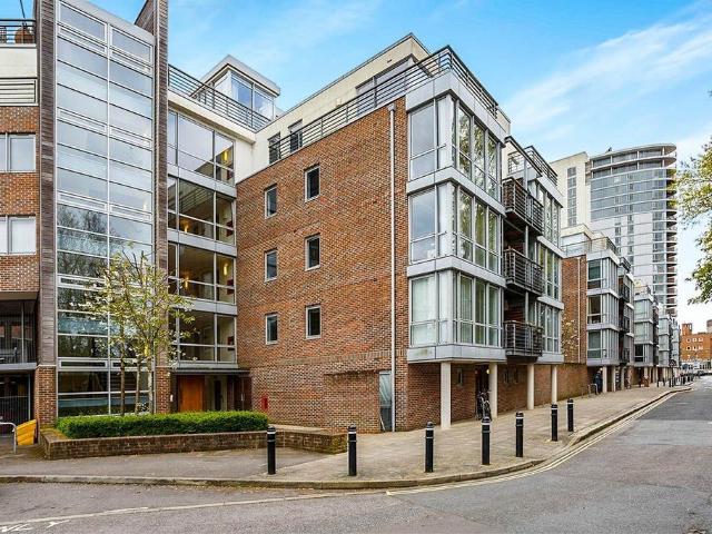Bonfire Corner, Portsmouth PO1 2 bed flat to rent £1,525 pcm £352 pw
