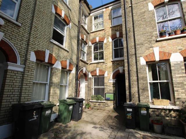 Bonnington Square, London SW8 2 bed flat to rent £2,500 pcm £577 pw