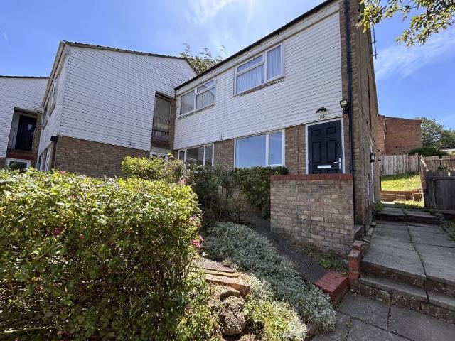 Bonnick Close, Luton, Bedfordshire LU1, 2 bed flat to rent, £1,250 pcm | PrimeLocation