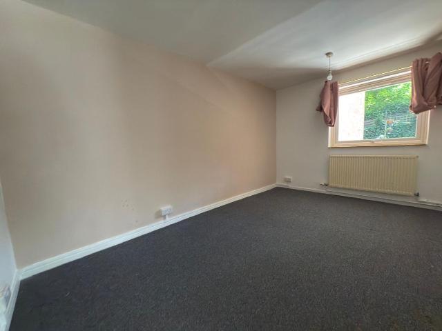 Bonnick Close, Luton LU1, 2 bed flat to rent, £1,350 pcm | PrimeLocation