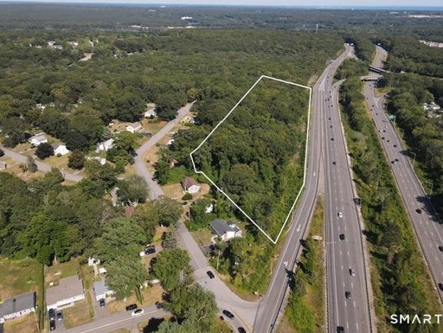 Bonnie Cir, Groton, CT 06340