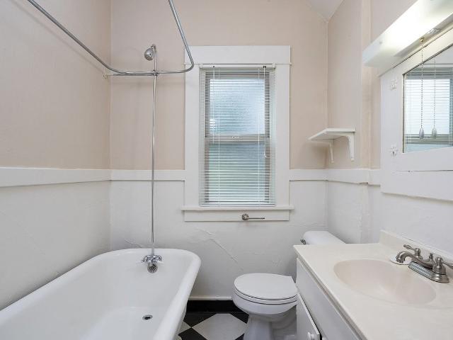 Bonnie Brae Apartments Studio Apartment for Rent at 1036 Ne Hancock St, Portland, OR 97212 Irvington