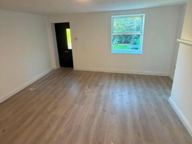 Boothroyd Lane, Dewsbury WF13, 1 bed flat to rent, £725 pcm | PrimeLocation