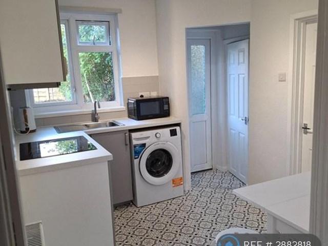 Boothroyden Road, Manchester, M9 3 bed maisonette to rent £1,000 pcm £231 pw