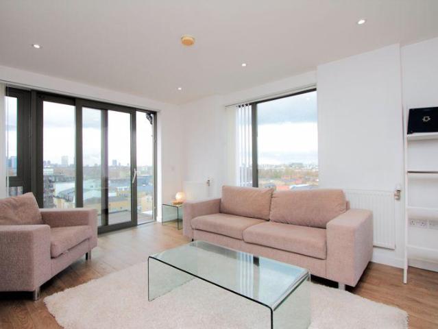 Bootmakers Court, Ben Jonson Road. 2 bed apartment to rent £2,600 pcm £600 pw