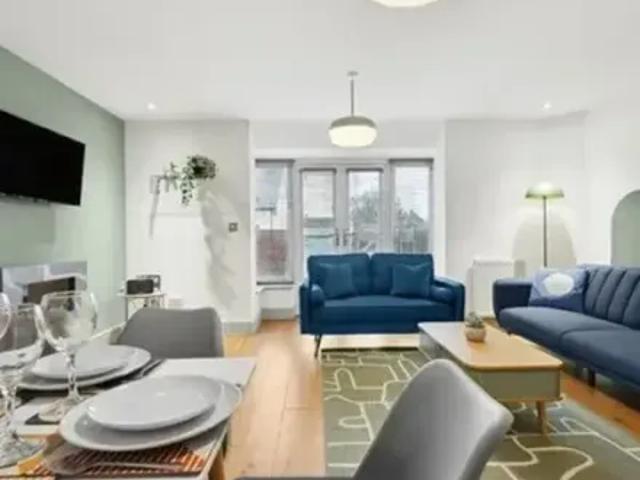 Boots, Mell Square, Elmdon Heath, B91 3AZ, United Kingdom | 3 bed townhouse for rent #144883495 | Rentberry