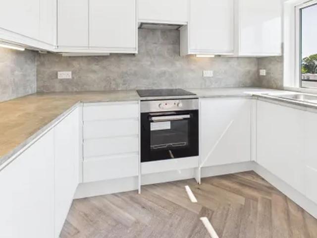 Boots Opticians, 17 King Street, London, TW1 3SD, United Kingdom | 5 bed house for rent #167884925 | Rentberry
