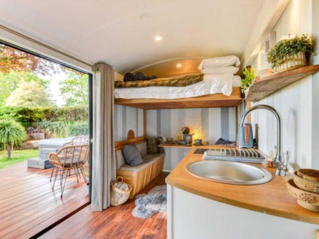 Book now Mobile home to rent £2,730 pcm £630 pw