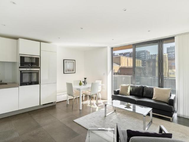 Book House, City Road, London EC1V 3 bed flat to rent £4,550 pcm £1,050 pw