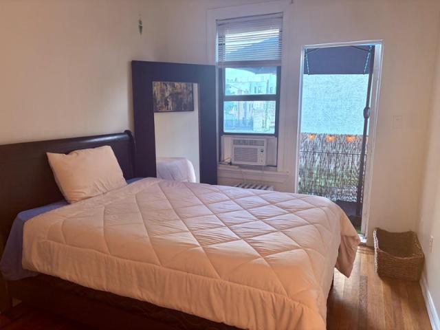 Book your room in Astoria ➰ June 12 17