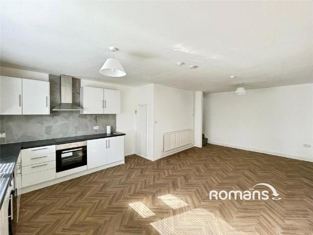 Booker Lane, High Wycombe. 5 bed terraced house to rent £2,250 pcm £519 pw