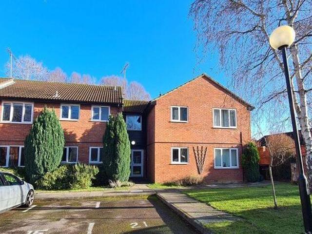 Bookham Court, Church Road, 2 Bedroom Flat
