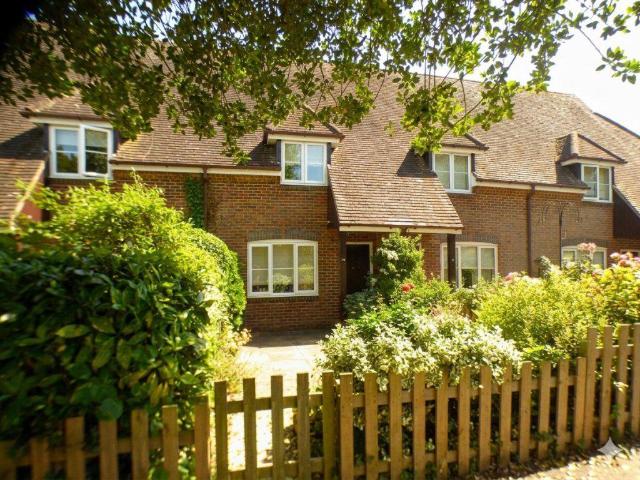 Bookham Grove, Bookham 2 bed cottage to rent £1,850 pcm £427 pw