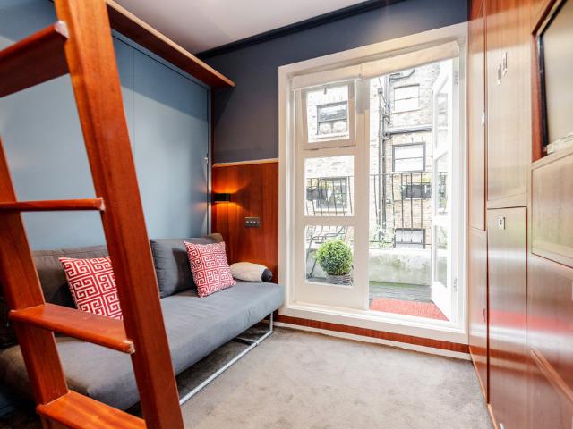Boat Style Studio in Pimlico