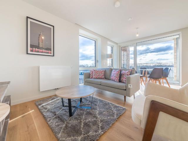 Boaters Avenue, Brentford TW8, 2 bed flat to rent, £2,350 pcm | PrimeLocation