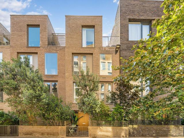 Boaters Avenue, Brentford TW8, 5 bed detached house to rent, £4,000 pcm | PrimeLocation