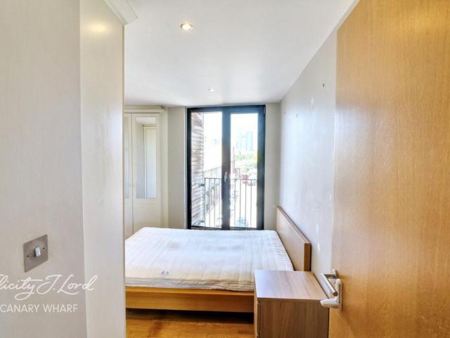 Boatyard Apartments, LONDON 2 bed apartment to rent £2,500 pcm £577 pw