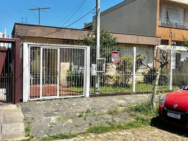 Boa casa térrea, com 03 dormitórios sendo 01 suíte, sala, 02 banheiros