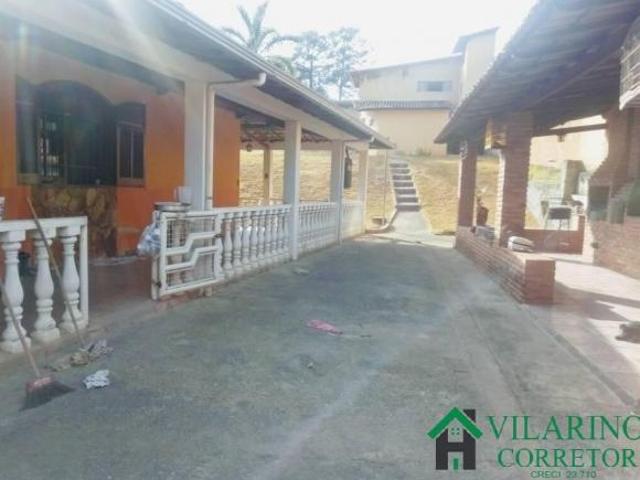 Boa casa, tipo chácara, no bairro Juliana