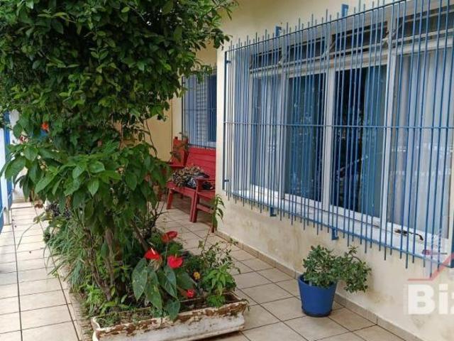 Boa casa em uma ótima região no Jardim Pitangueiras
